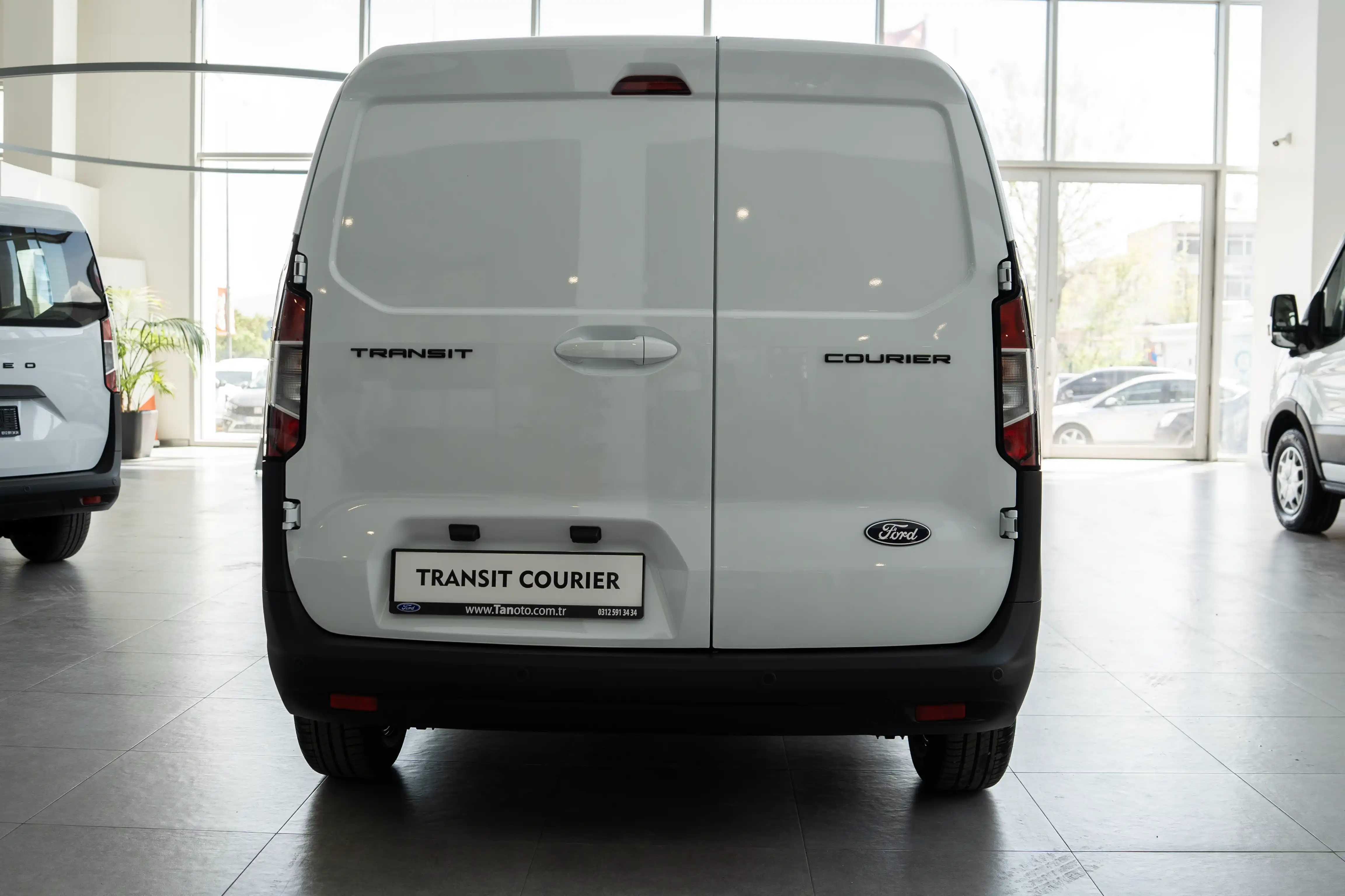 Transit Courier Araç Detayları