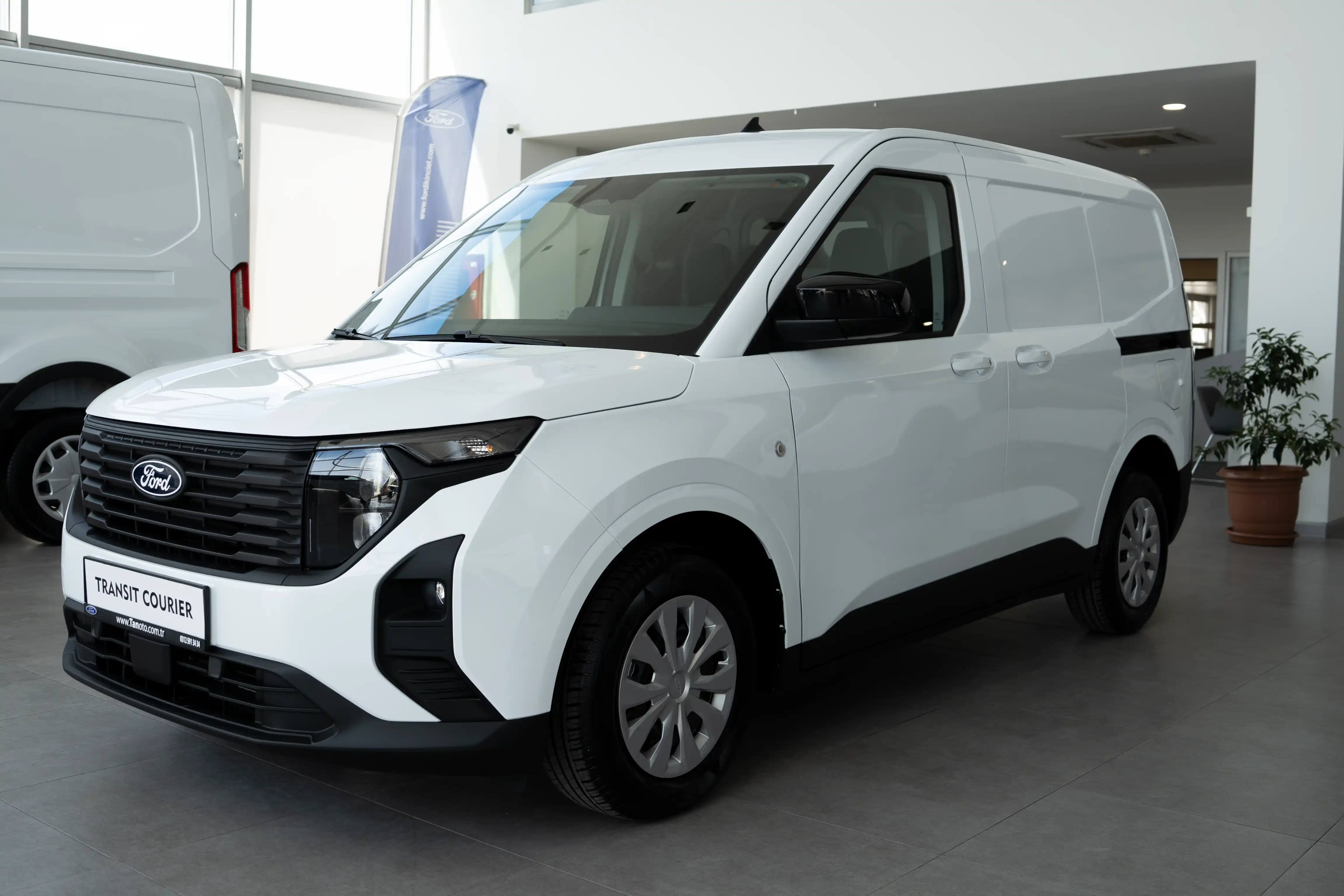 Ford Transit Courier Sıfır Fiyatı ve Teknik Özellikleri
