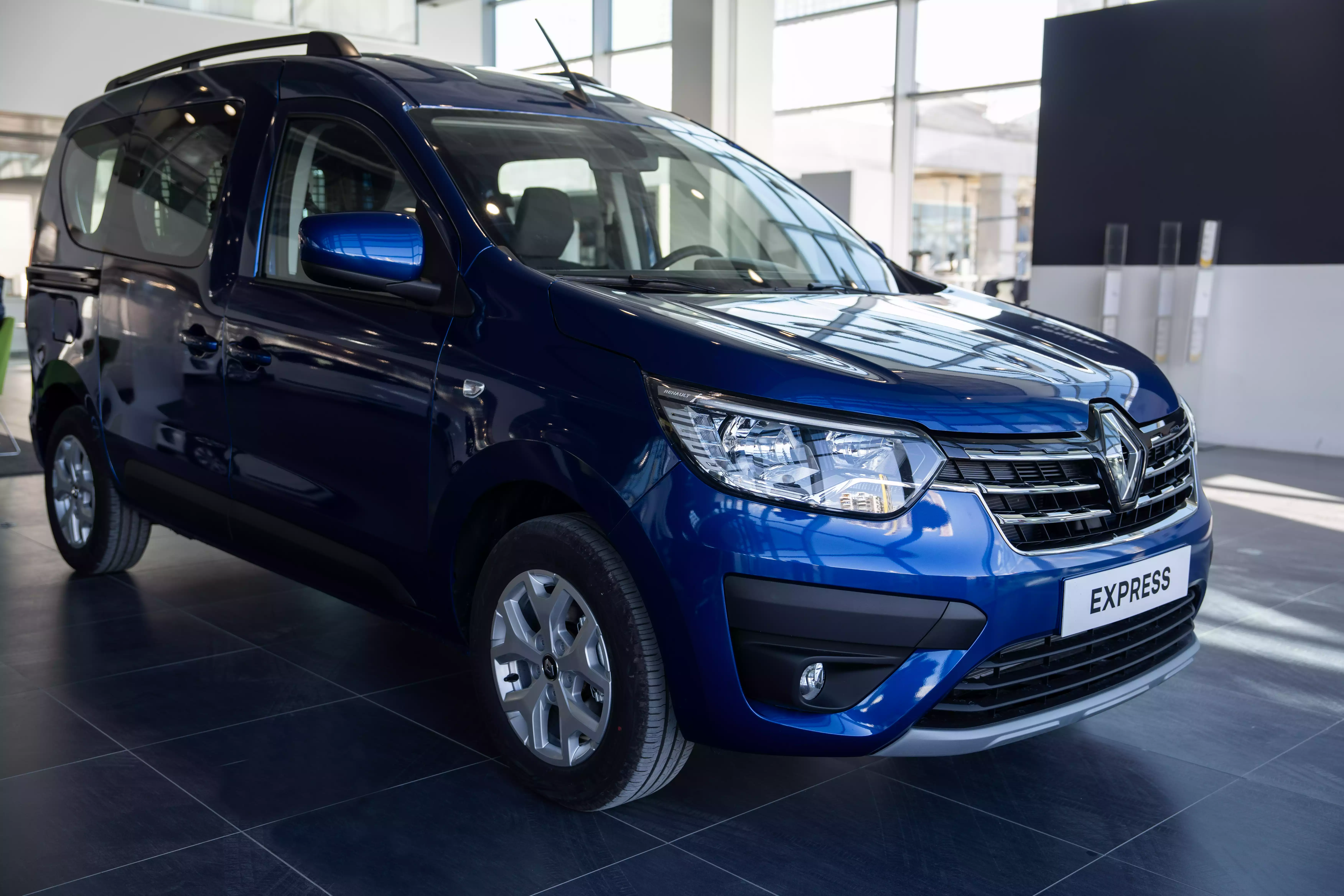 Yeni Renault Express Combi Sıfır Fiyatı ve Teknik Özellikleri